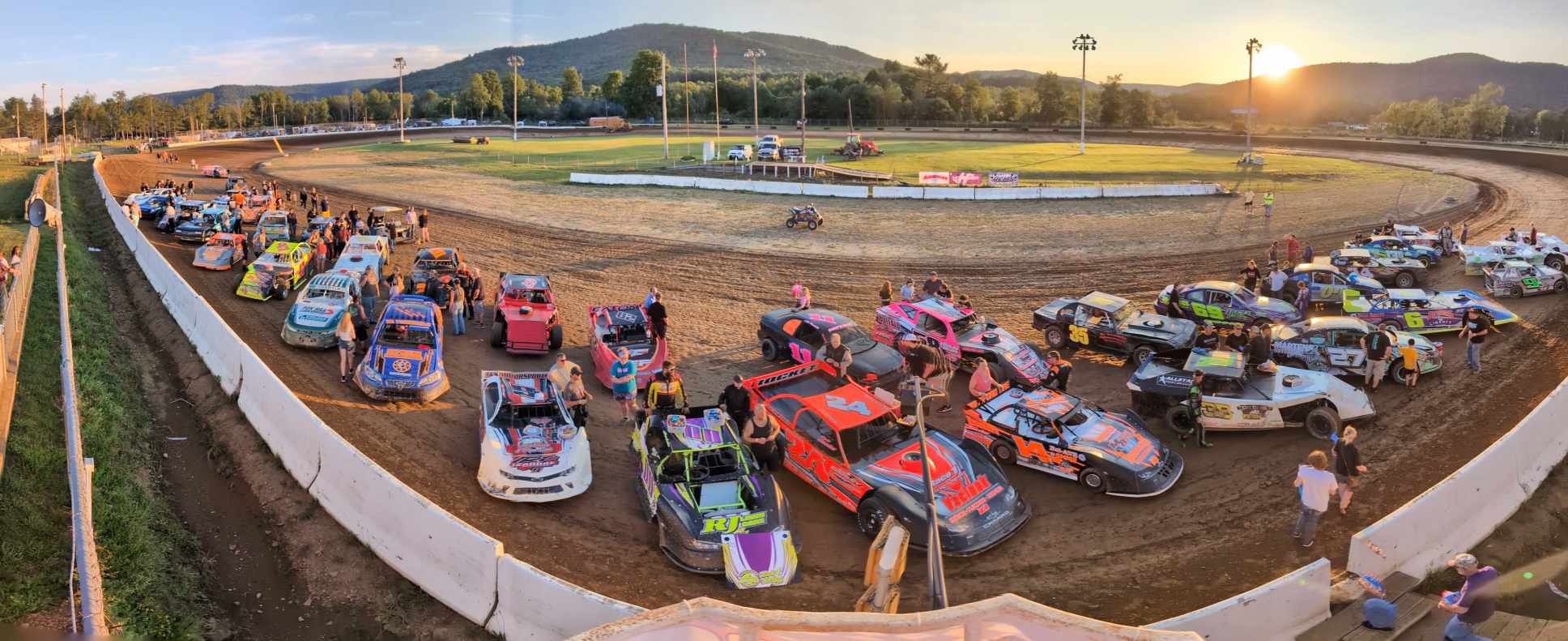 Dirt Track Racing: Autograph Frenzy, Harvey and Wonderling continue to ...