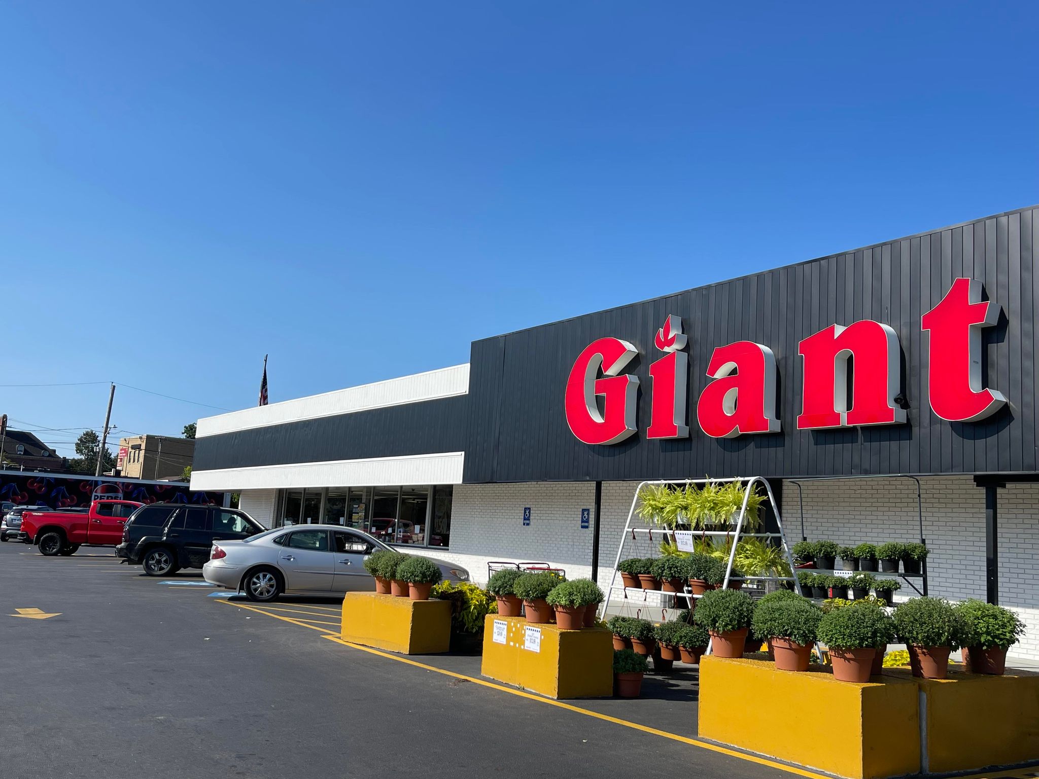 Have you seen the new paint job at Giant Food Mart in Wellsville ...