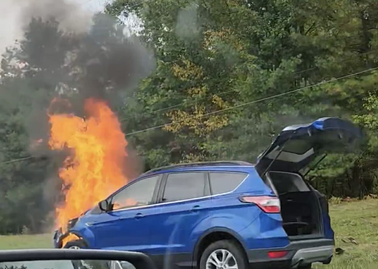 VIDEO: Car fire on the Summit today ... and it's a Ford - THE ...