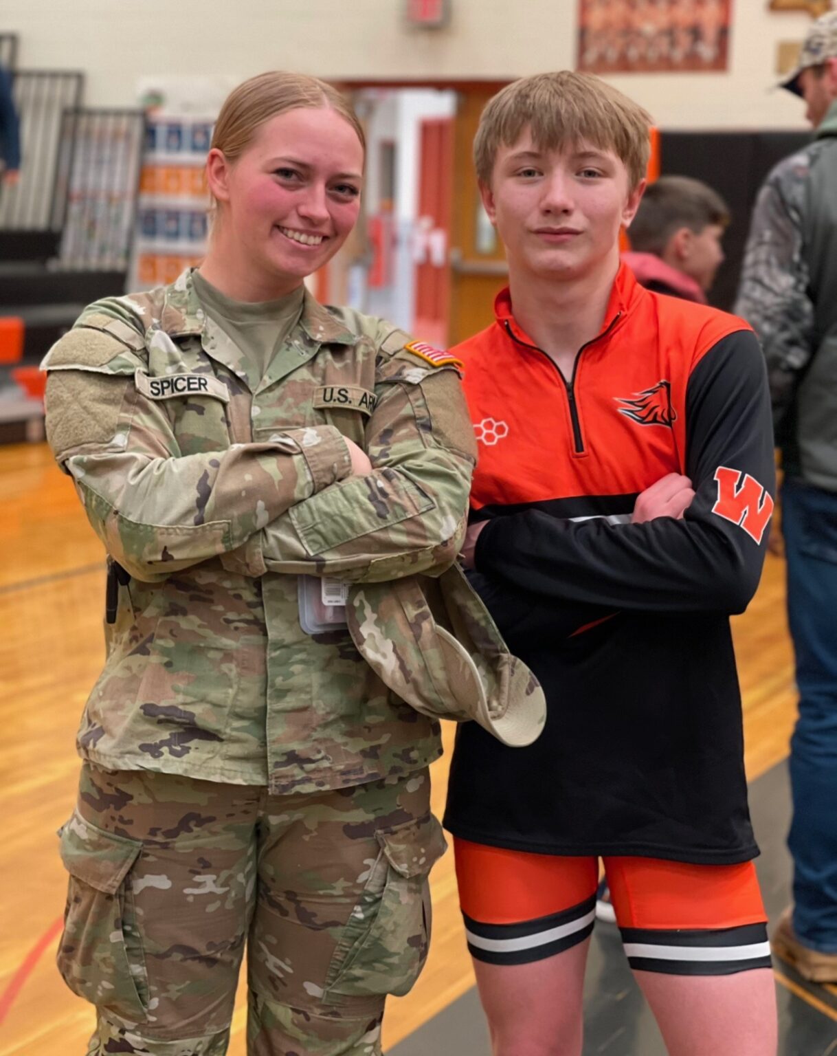 Soldier Surprise! Army paratrooper Maddie Spicer shocks family before ...