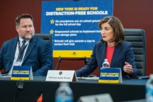 Governor Hochul and school leaders meet ahead of "bell to bell ...